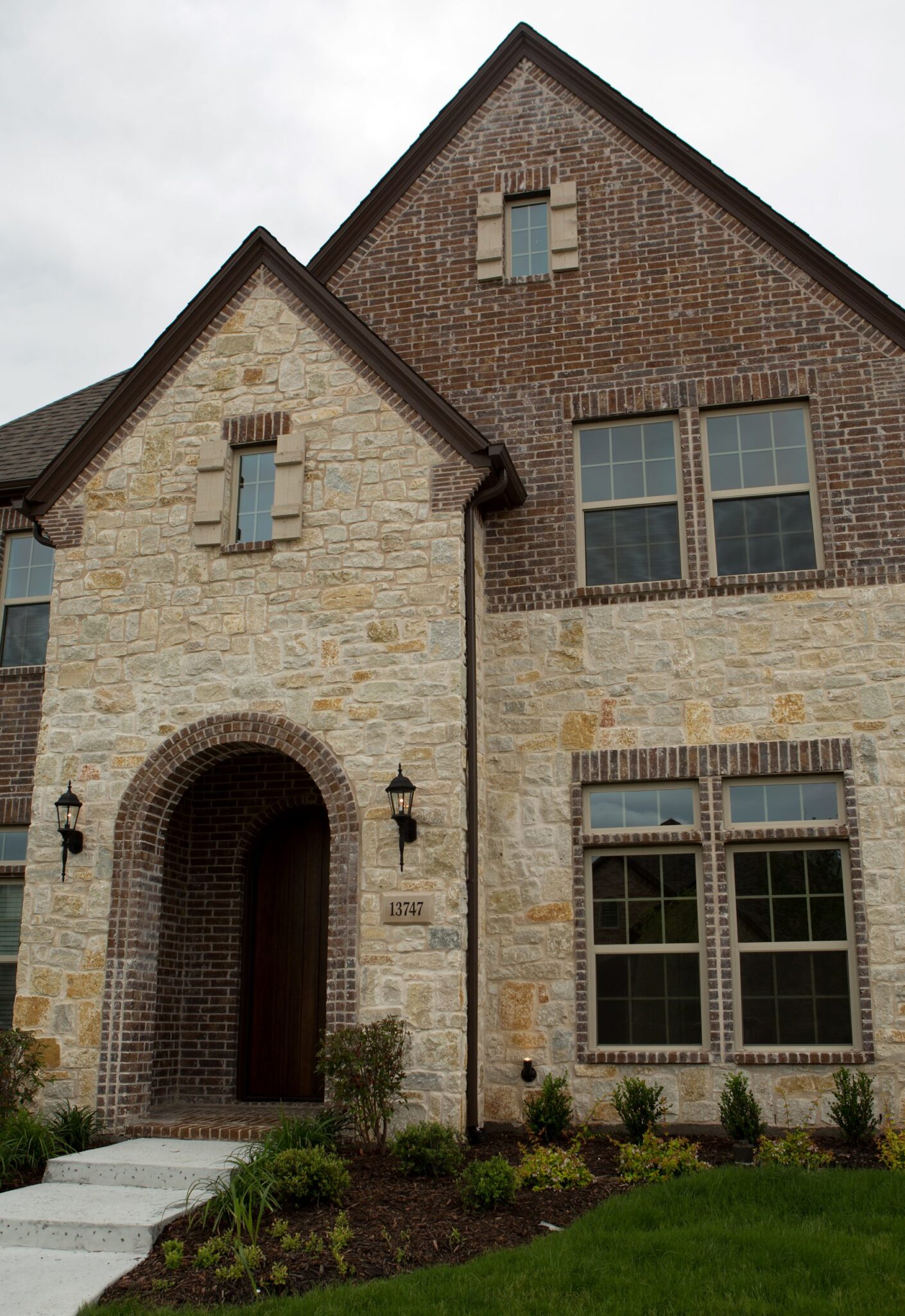 Granbury Cream Chopped Stone - Rock Materials